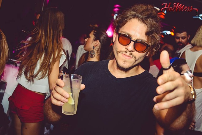 Slavni Johnny Depp sinoć na splavu Hot Mess | Gde Izaći